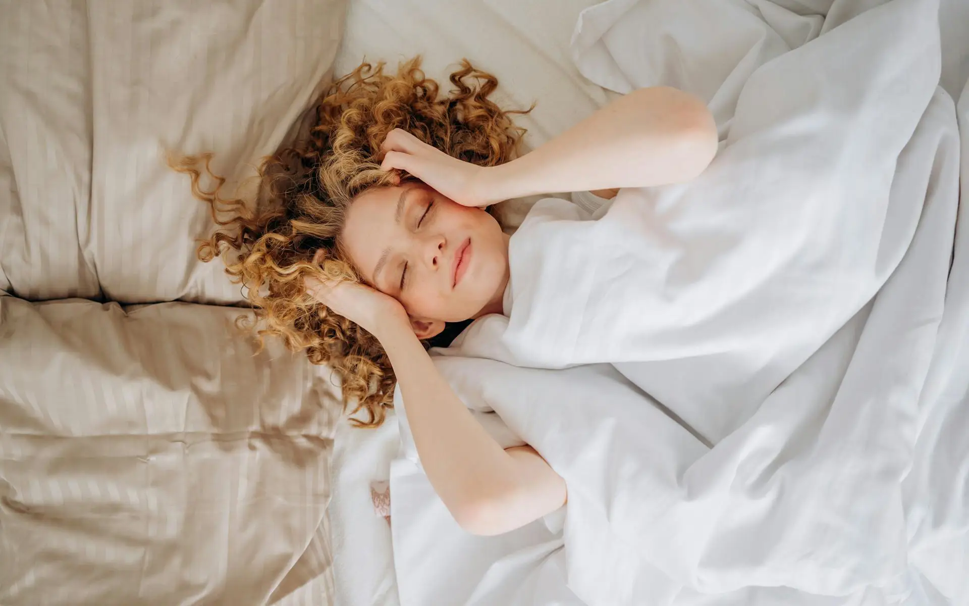 Heavy Sleeper: Why It Happens and How To Wake Up Easier